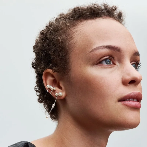 Earcuff med Sötvattenspärlor - PANDORA - Snabba leveranser - Nordic Spectra